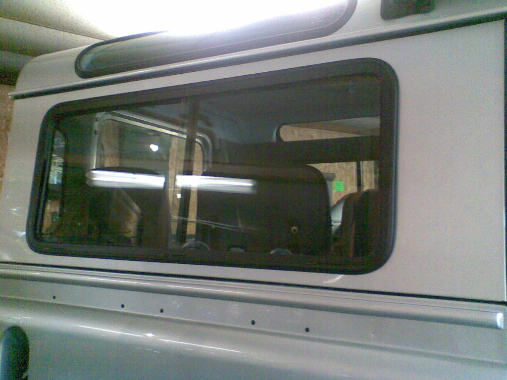 Deluxe Side Sliding Windows - Simmonites