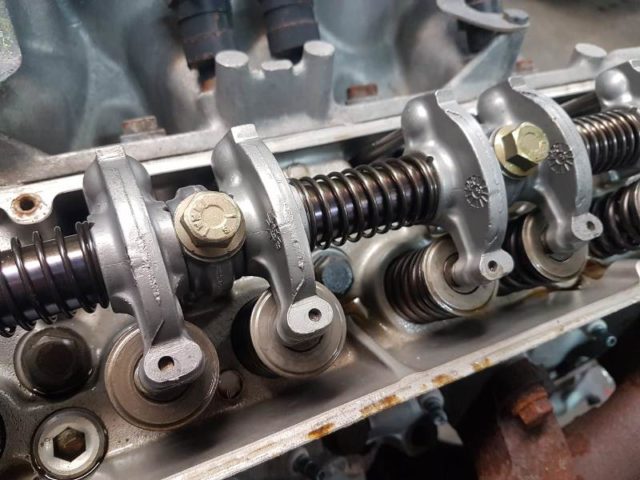 3.9 ROVER V8 SERPENTINE ENGINE LAND ROVER - Simmonites