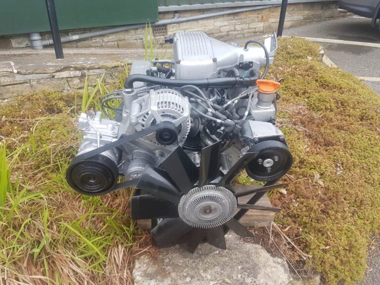 3.9 ROVER V8 SERPENTINE ENGINE LAND ROVER - Simmonites