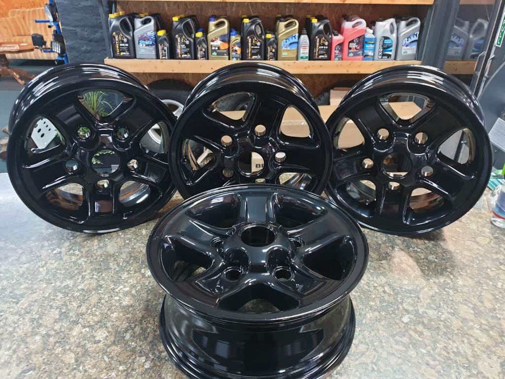 LAND ROVER DEFENDER REFURBISHED BOOST ALLOY WHEELS - BLACK - Simmonites
